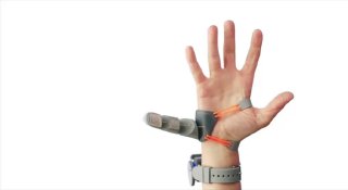 Biomedical engineers have created a prosthetic 6th finger.